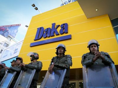 Venezuela orders soldiers armed with assault rifles to impose price ...